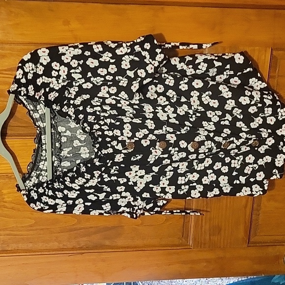 Unique Spectrum | Tops | 2x Floral Blouse With Tie Sleeves Unique ...